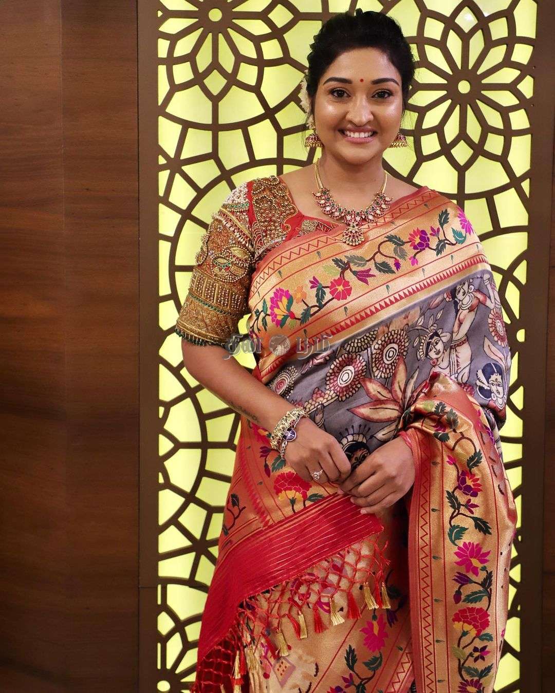 Actress Neelima Rani is looking gorgeous in saree | தின பூமி