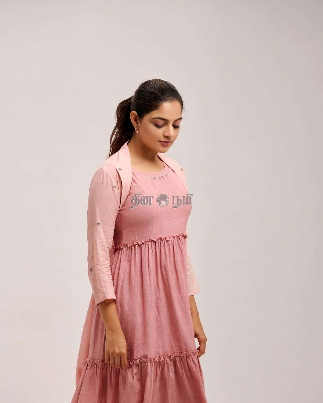 Actress Nikhila Vimal Photo Shoot In Pink Outfit | தின பூமி