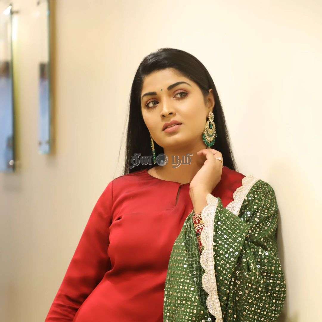 Actress Maanya Anand's Glowing Looks | தின பூமி