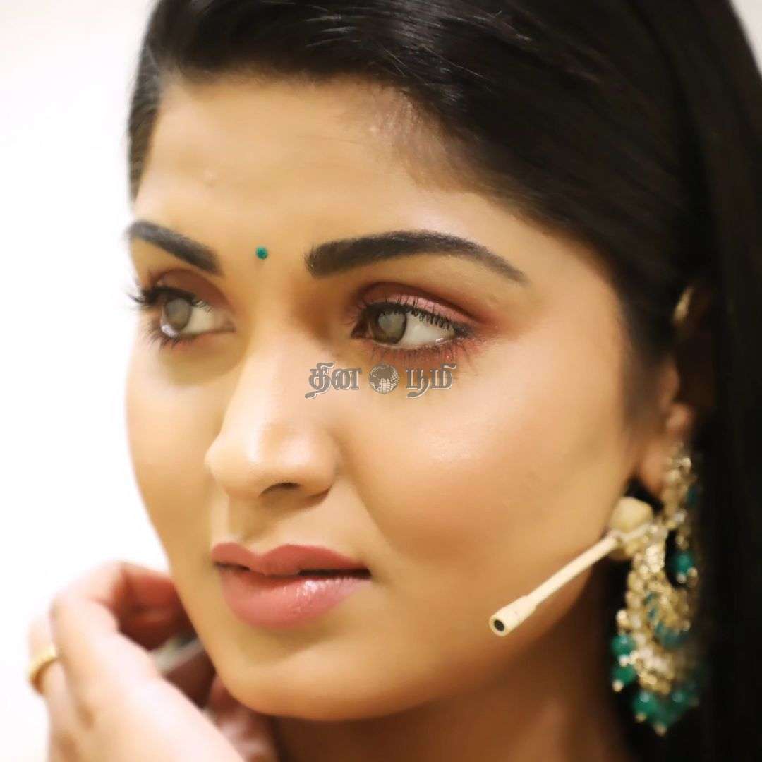 Actress Maanya Anand's Glowing Looks | தின பூமி